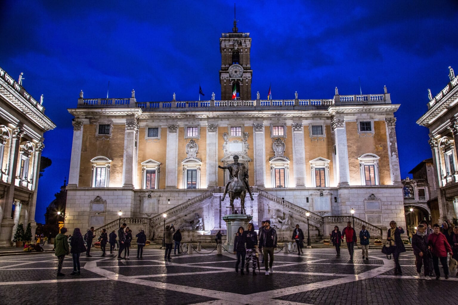 Beautiful Rome at Night Walking Tour - Roman Vacations